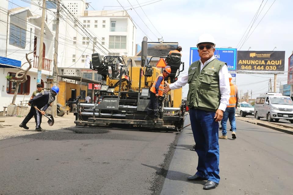 Ricardo Chavarria supervisa trabajos de recapeo que beneficia a los ...