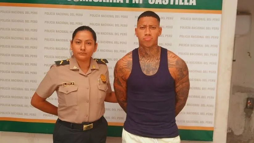 El futbolista Ray Sandoval acudió a la comisaría a presentar una ...